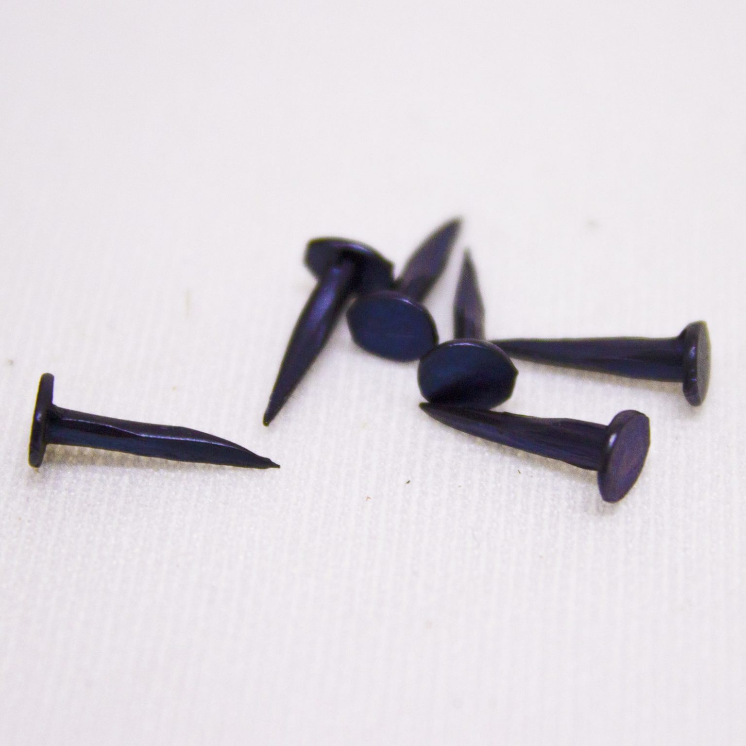 Tachuelas para la fabricación de muebles en Medellín